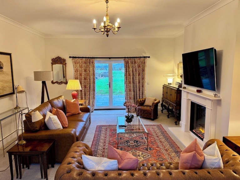 Spacious And Peaceful Annex, Perfect For A Couple Or Family With Fireplace. - Cambridge