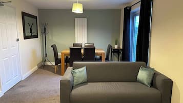 Apartamento | Área de estar | TV