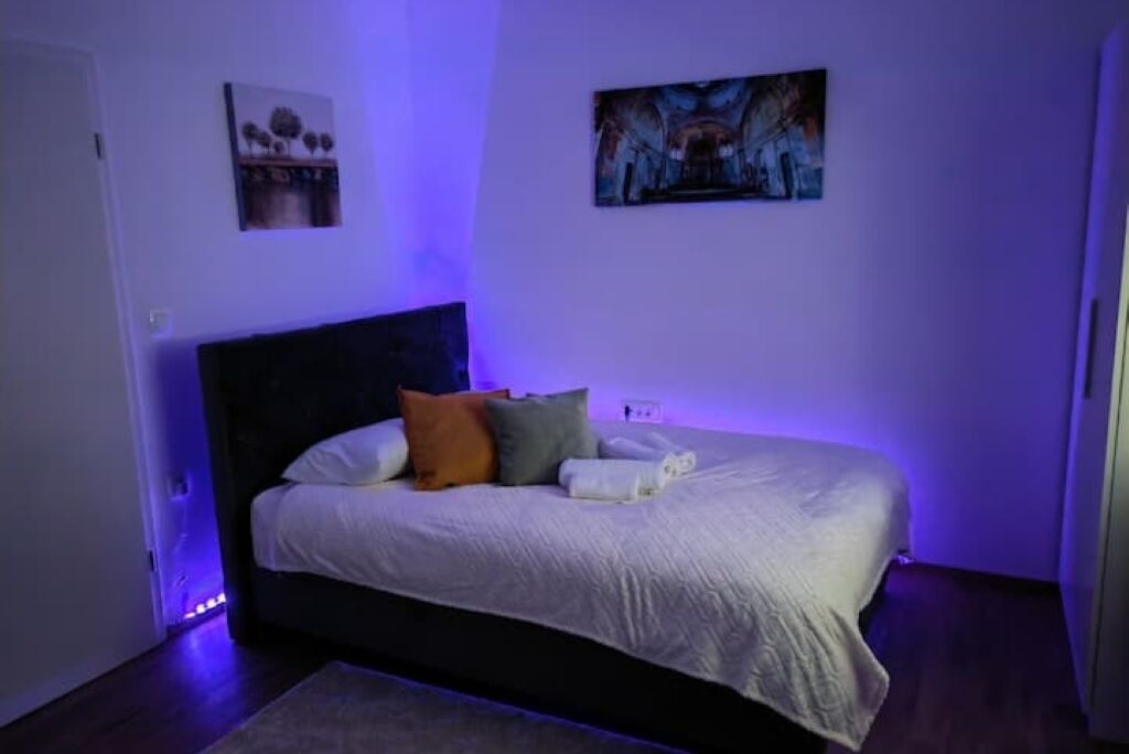 Yellow Apartment With Free Parking - Liubliana