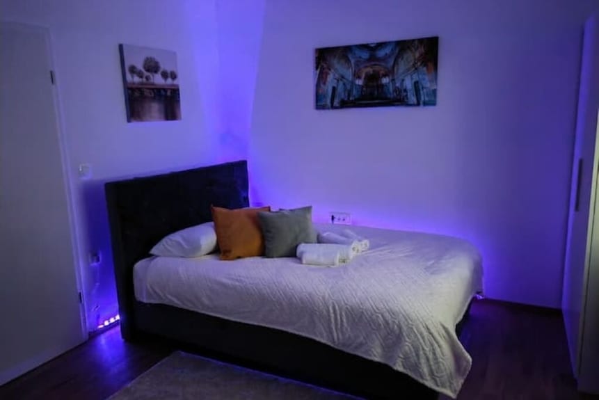 Yellow Apartment With Free Parking - Liubliana