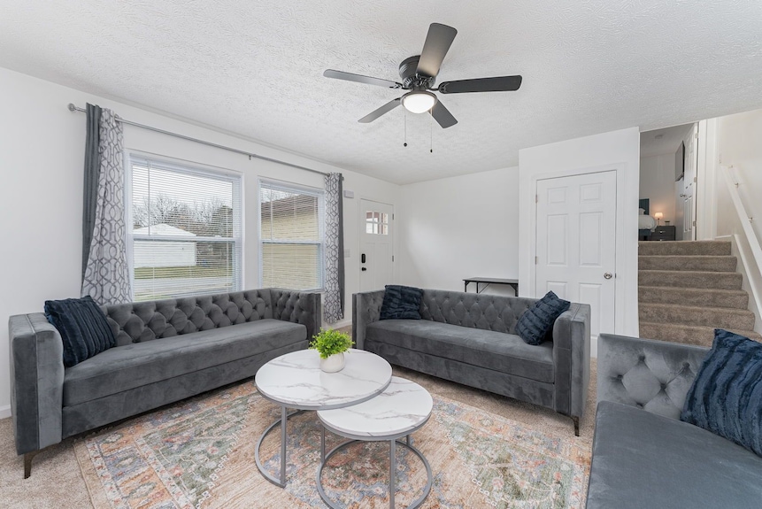 Pondside Retreat 4br W/ Hot Tub & Pool Table & Bbq - 콜럼버스