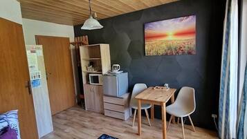 Quarto Duplo Comfort, vista para a colina | Wi-fi grátis, roupa de cama fornecida