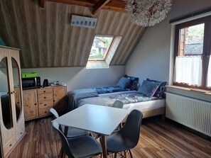 Quarto Quádruplo Comfort, vista para a montanha | Wi-fi grátis, roupa de cama fornecida 