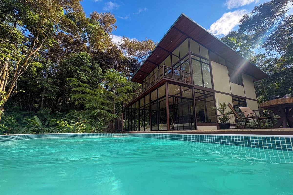 Casa de Campo de Luxo, 3 quartos | Lençóis de algodão egípcio, roupa de alta qualidade, Wi-fi grátis 