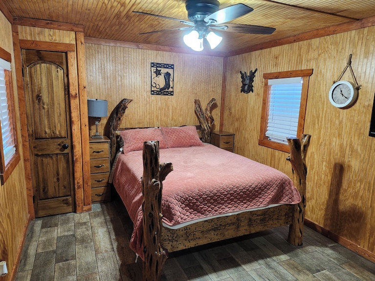 Charming Cabin With Wifi And Ac In Delightful Show Low\nwinter Rate 85.00 Nightly - Show Low, AZ