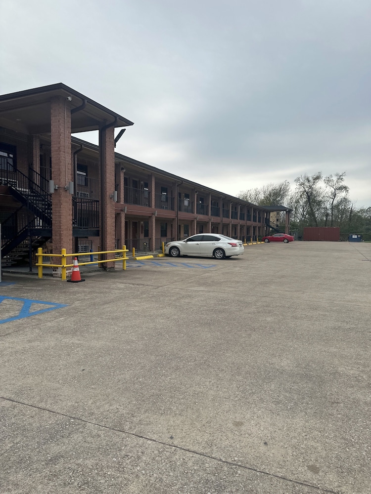 Blue Diamond Inn - Pearland, TX