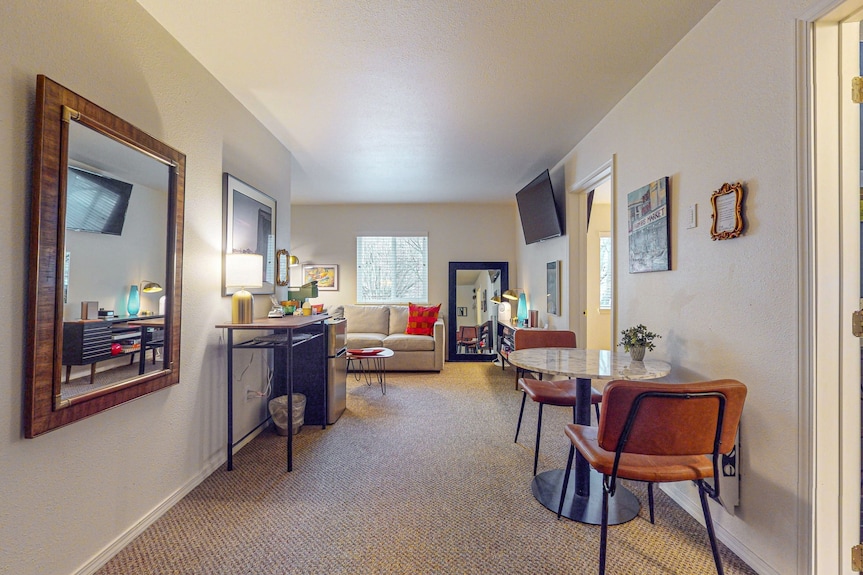 Mini-boutique Hotel With 4 Private Suites In The Heart Of Downtown Port Townsend - Port Townsend, WA