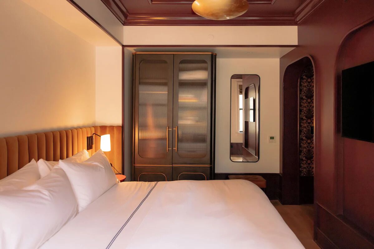 Charming Stay Ideal For Couple: Relaxing Room Close To Cleveland's Heart - Parma, OH