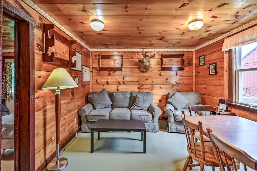 Charming 3-bedroom Cottage In Peaceful Solon With Wifi - Maine