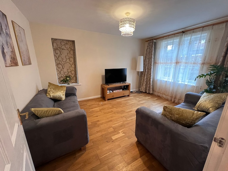 Oxford Four Beds Family And Pets Friendly Home With Driveway Parking - Oxford