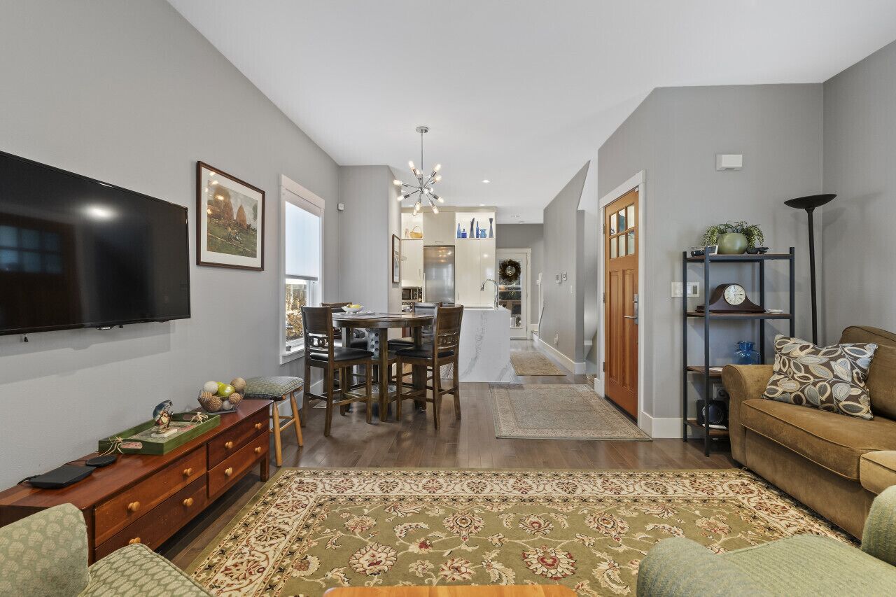 Spacious Monthly Stay  2br/2.5ba  Pets Welcome - Portland, OR