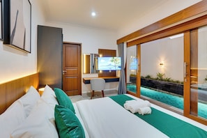 Villa Deluxe, vista para a piscina | 2 quartos, cofre no quarto, secretária