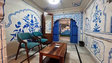 Quarto casal superior | Roupas de cama premium, edredons de pluma, Wi-Fi de cortesia