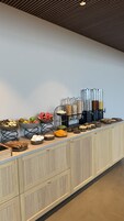 Café da manhã continental grátis todos os dias