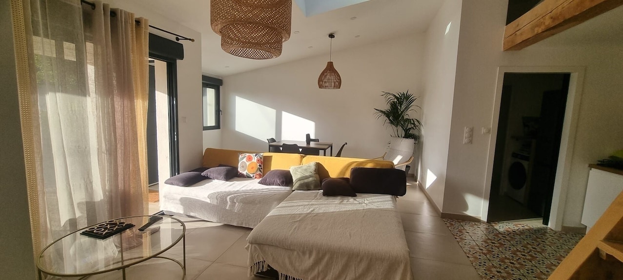 Maison De Ville Au Calme, à Deux Pas De La Mer Et Des Commerces. - Plage de Sausset les pins