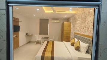 Quarto casal premium | Escrivaninha, Wi-Fi de cortesia