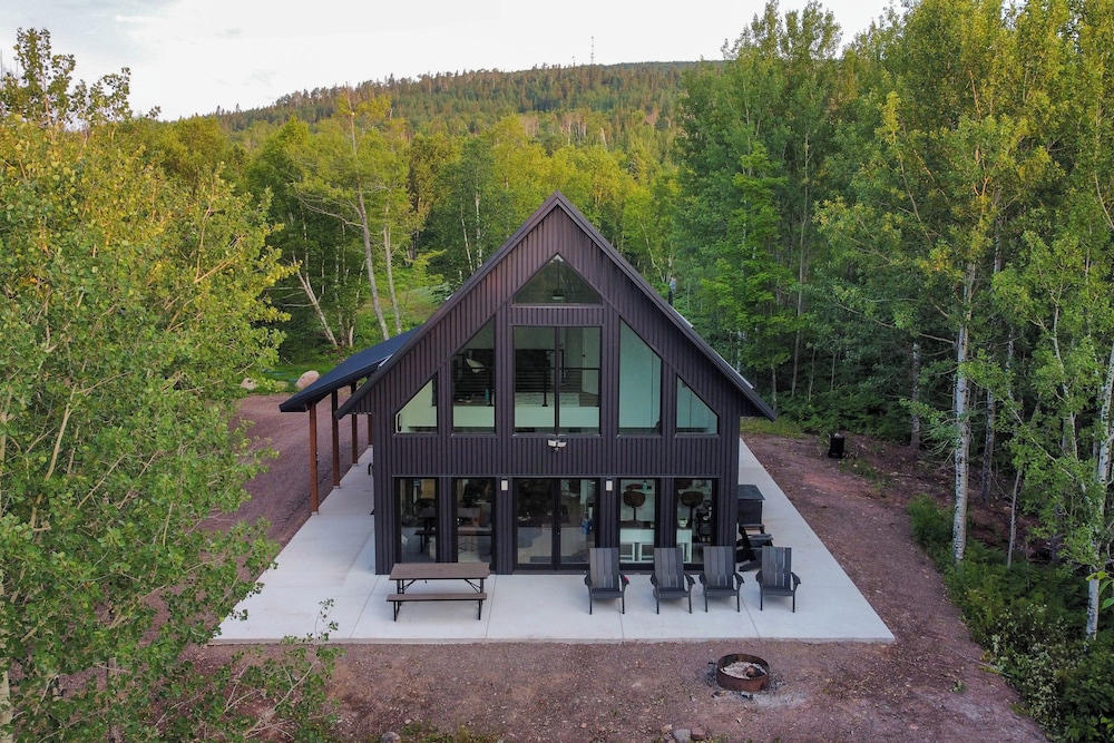 2 Mi To Lutsen Mtns: Modern Cabin W/ Fire Pit! - Lutsen, MN