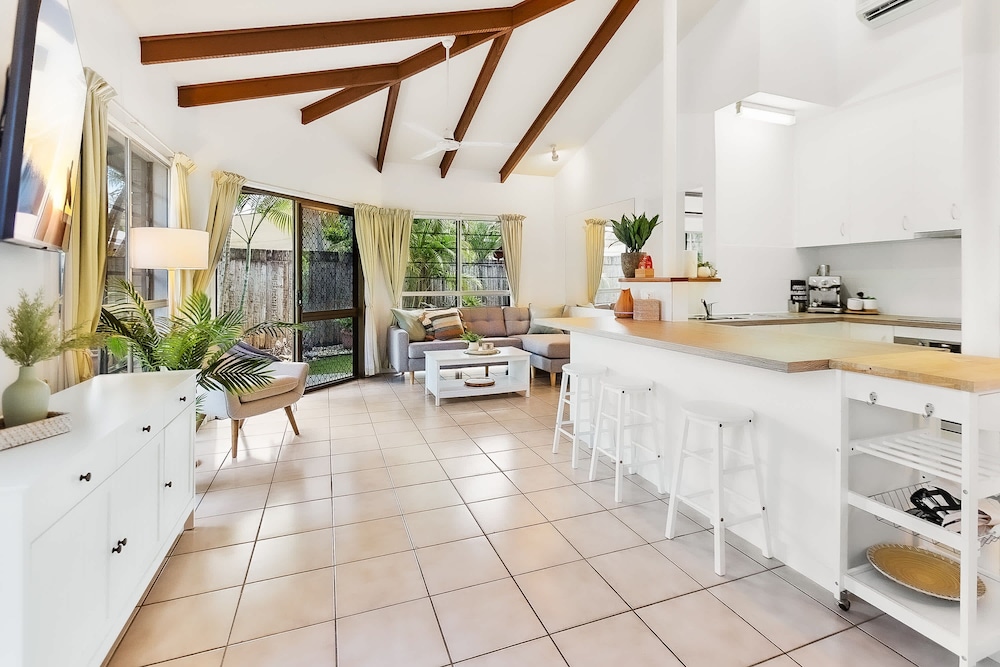 Green Cottage In Trinity Beach - Cairns