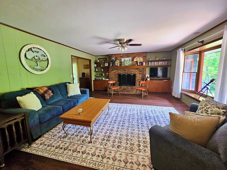 The Marigold Cottage: Serene Mountain Getaway W/ Fire Pit, Large Yard - Highlands, NC