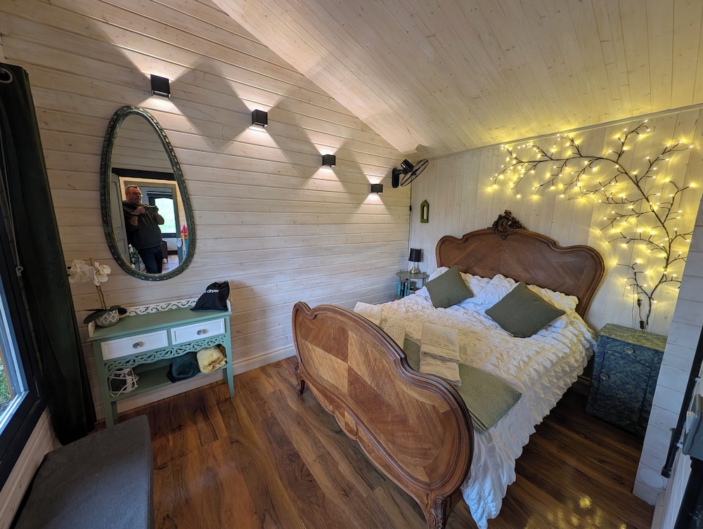 Rural cosy cabin with log burner on the lowlands of the famous Malvern ...