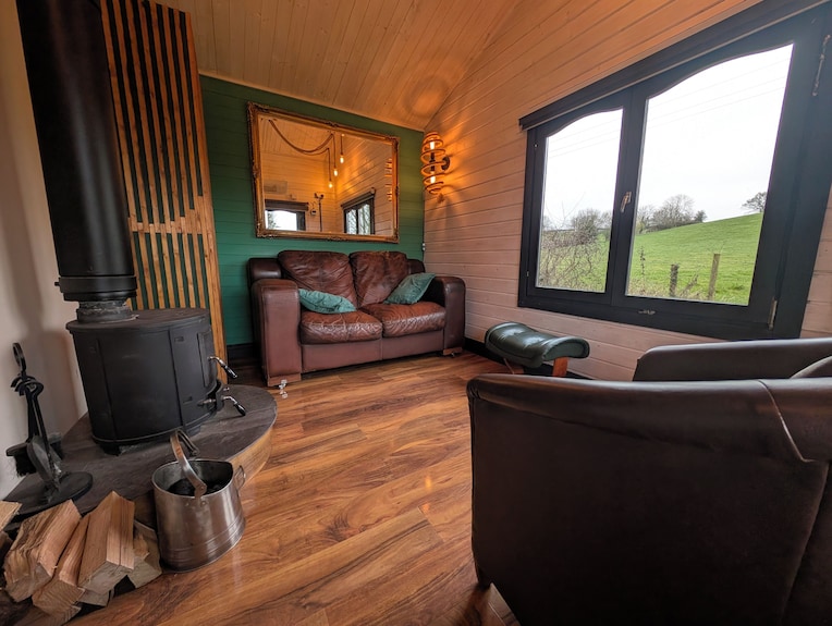 Rural Cosy Cabin With Log Burner On The Lowlands Of The Famous Malvern Hills. - Worcestershire