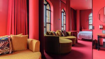 Suite-Estúdio Deluxe, Vista para a cidade | Roupa de alta qualidade, edredões de penas