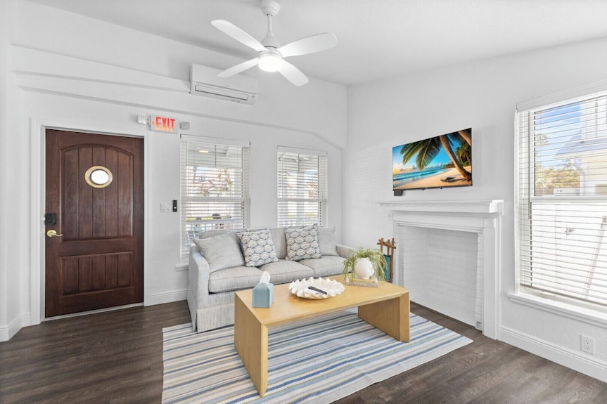 Cozy Anchor Inn #1, 1-bedroom Retreat In The Heart Of Boca Grande.- Sleeps 4 - Pool - Gasparilla Island State Park, Boca Grande