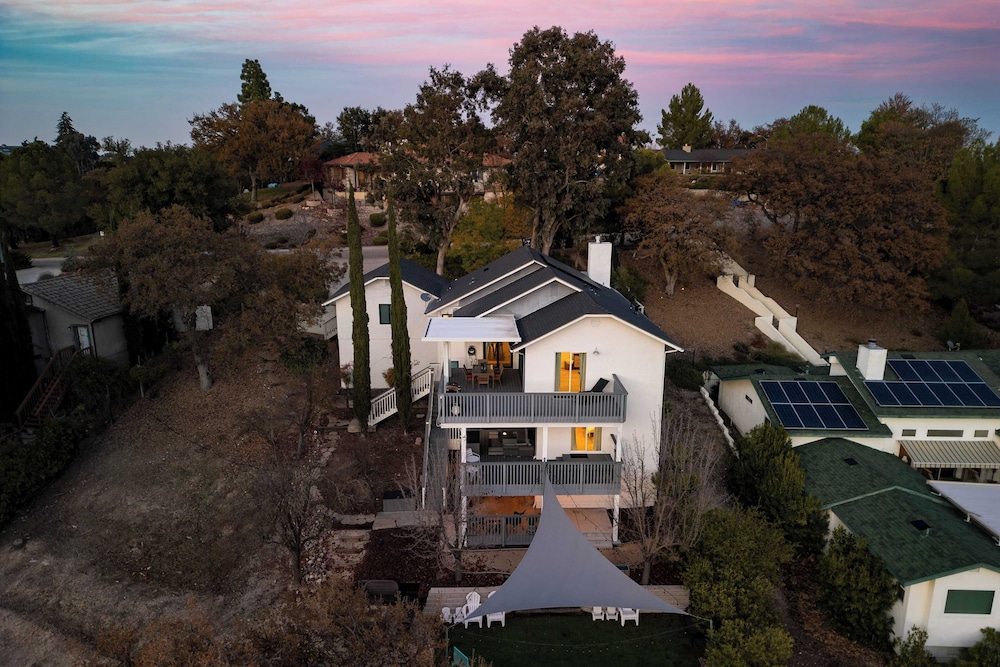 Terrace Hill Modern Paso Robles Escape Near Wineries, Dining, And Hot Springs - Paso Robles, CA