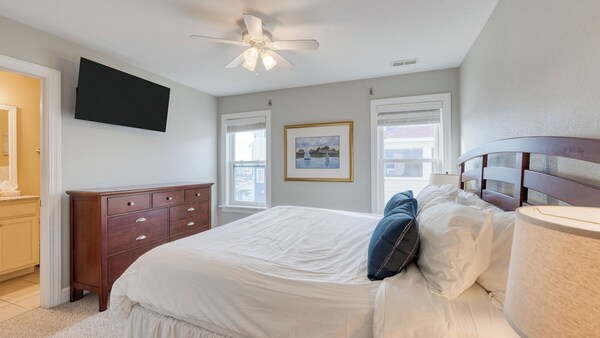 Sleeps 28 Beachfront W/ Pool, Hot Tub, Game Room Atlantic Watch By Avantstay - North Carolina Aquarium on Roanoke Island, Manteo