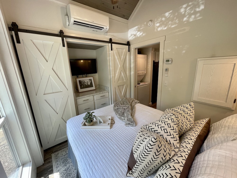 Creekside Tiny house in fantastic Monteagle! Quick hike to waterfall ...