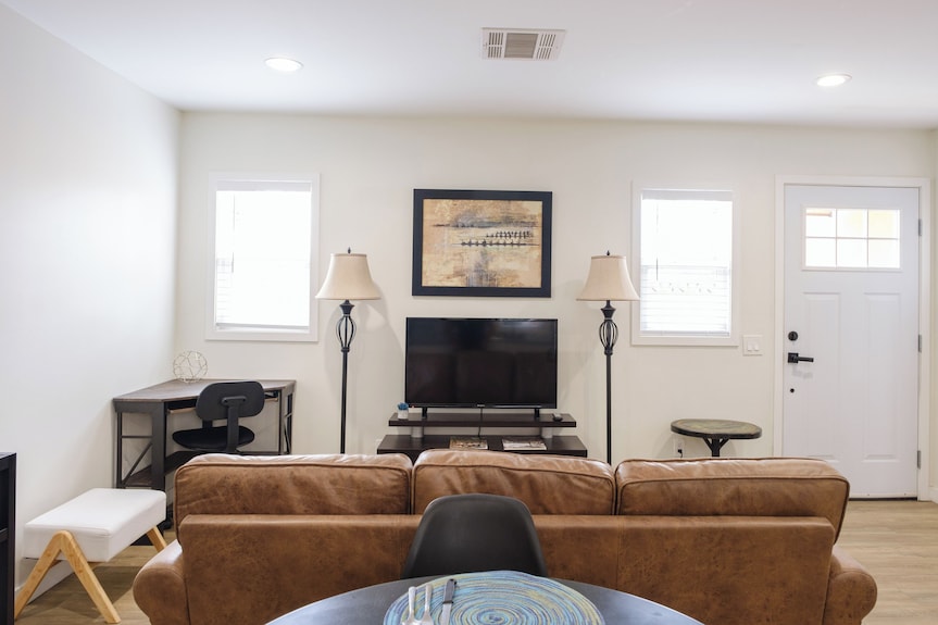 Charming 2-bedroom Bungalow With Ac, Wifi In Welcoming Ontario - Eastvale, CA