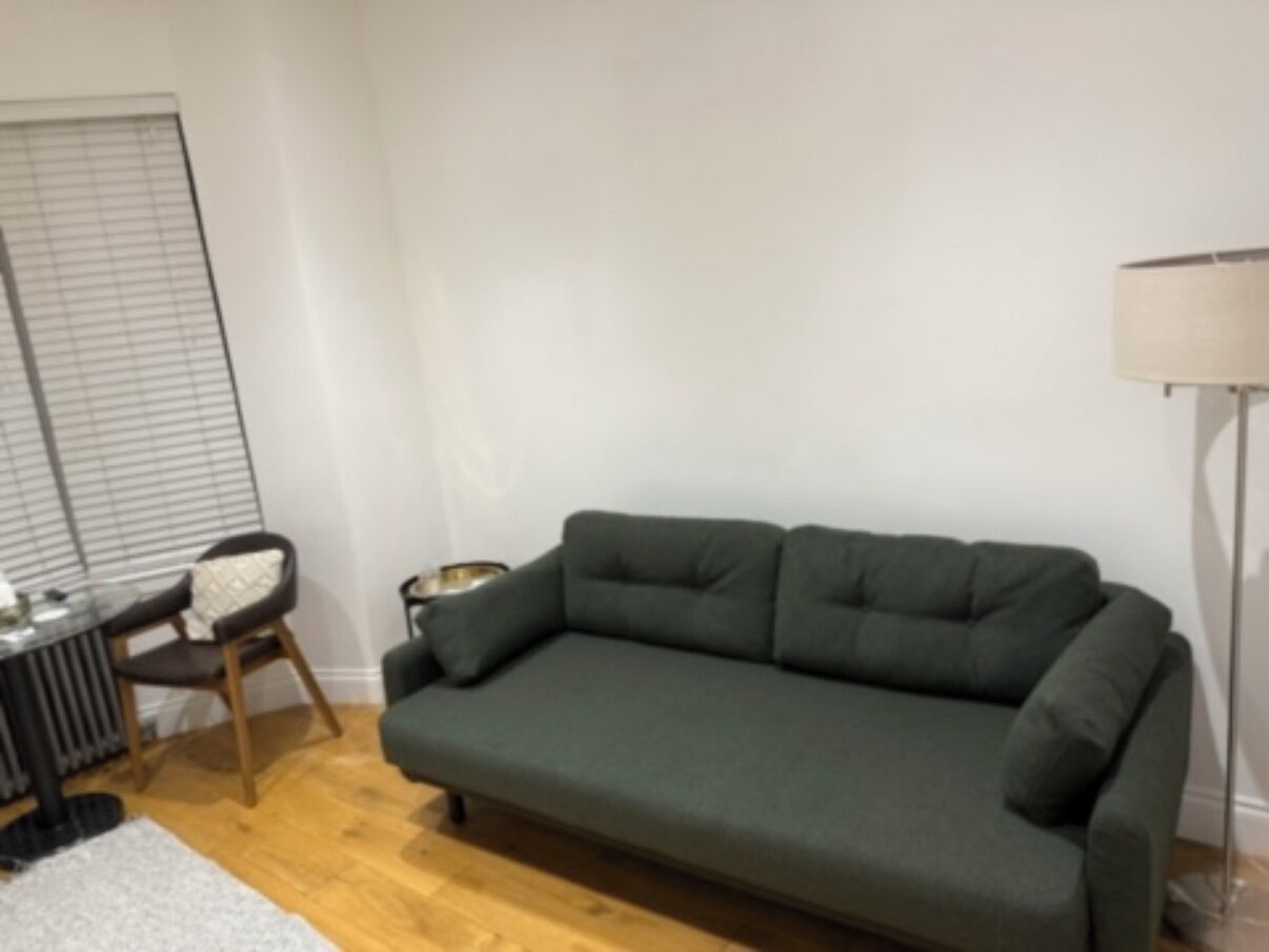 Stylish Top-floor Flat With Stunning Views In Glasgow's Vibrant West End\n - 格拉斯哥