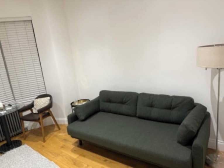 Stylish Top-floor Flat With Stunning Views In Glasgow's Vibrant West End\n - 格拉斯哥