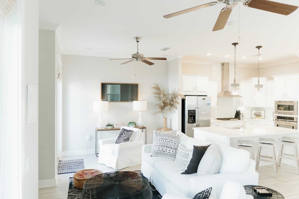 Arcade, Bar, Prominence Resort Pool And Gym Access, Close To Beach Sea Happy - Rosemary Beach, FL