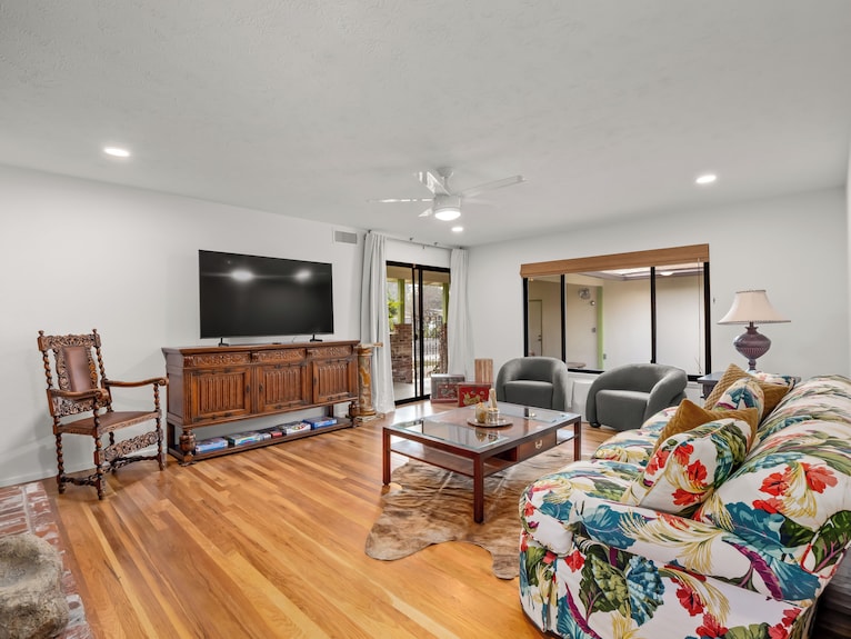 Mid-mod Storybook Ranch Near Fig Garden Village - 프레즈노