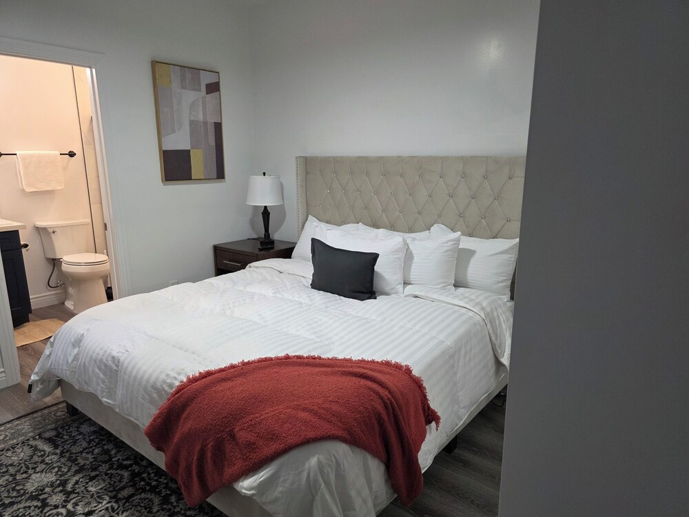 Gorgeous & Comfortable 5-bedroom, New Home in Collierville ...