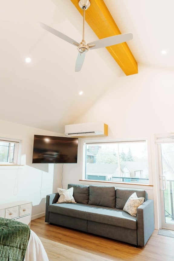 Boutique Riverside Loft Near Downtown - Calgary