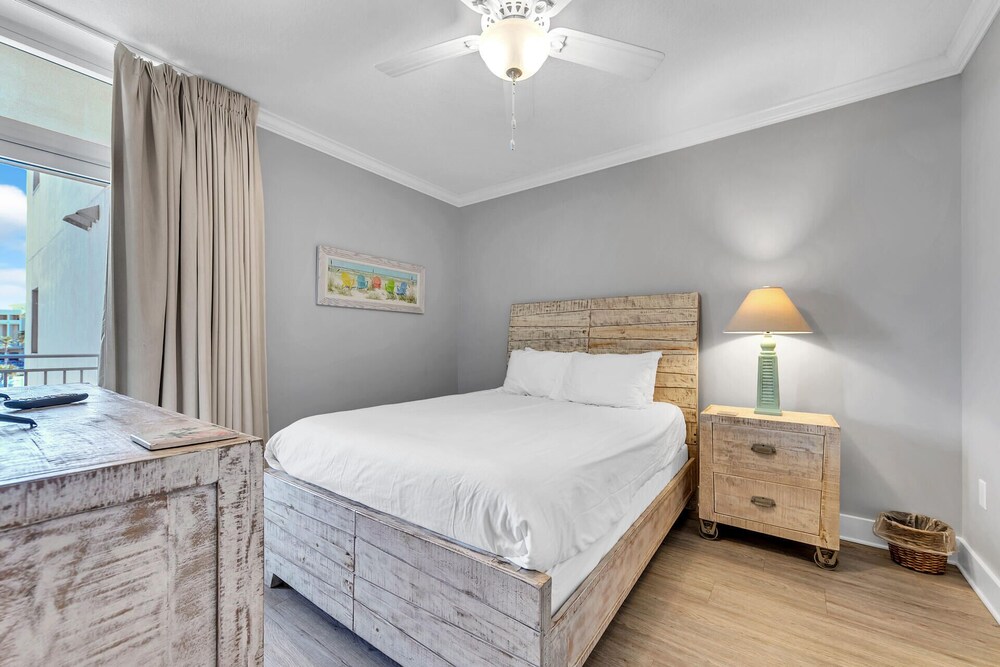 Waterscape Unit A335 ~ Amazing Pools ~ Sleeps 6 - Fort Walton Beach | Vrbo