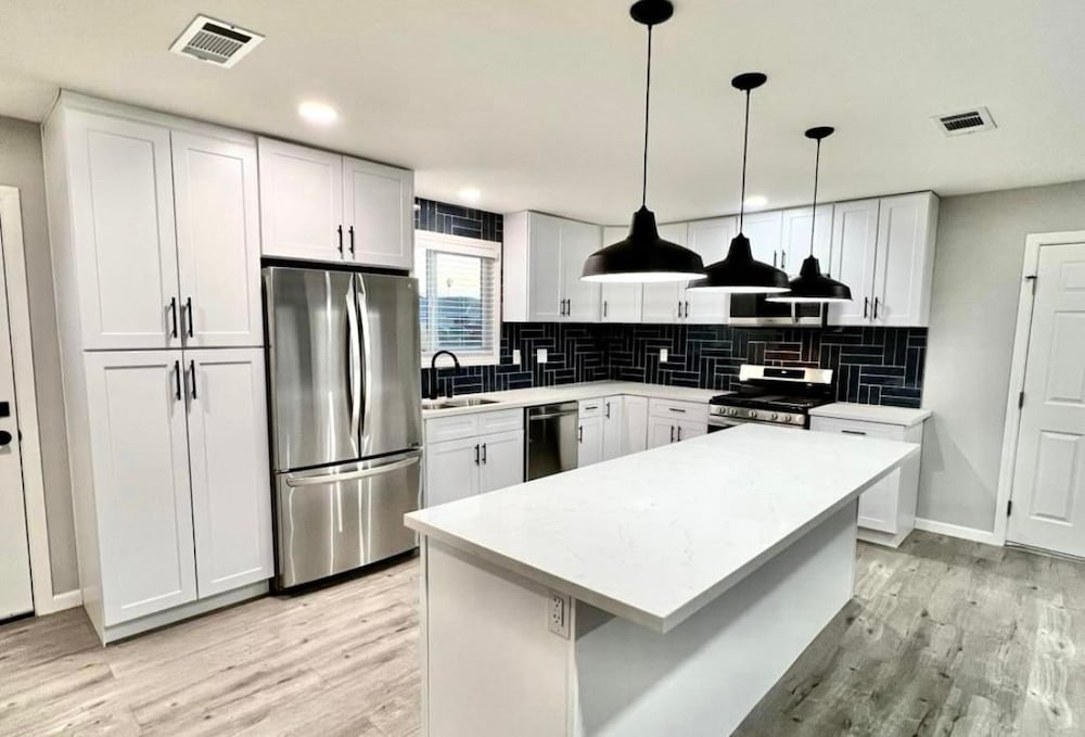 Stunning Modern Home in the Heart of North Hills – 15907 Tuba St, CA ...