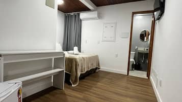 Suíte standard | 1 quarto, cortinas blackout, Wi-Fi de cortesia