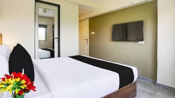 Quarto casal ou duplo luxo, vista para a cidade | Ferros/tábuas de passar roupa, Wi-Fi de cortesia