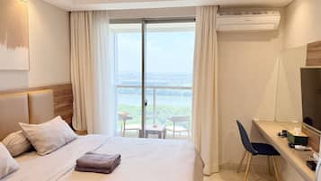 Suite-Estúdio Signature, varanda, vista para o mar | 1 quarto, com decoração personalizada, com mobília individualizada
