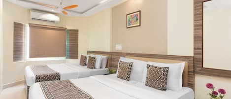 Quarto Duplo Familiar | Roupa hipoalergénica, secretária, camas desdobráveis, Wi-fi grátis