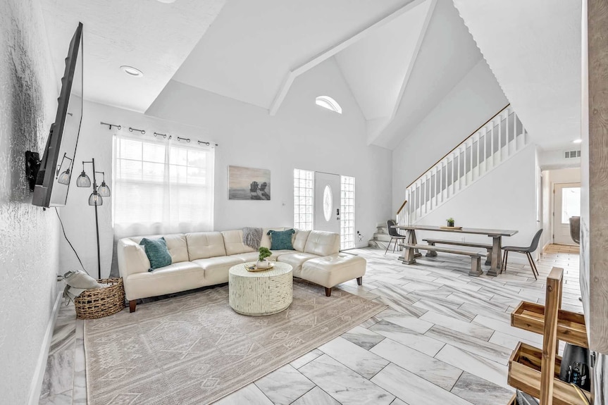 Massive Property With Pool Perfect For Big Groups - Cocoa Beach, FL