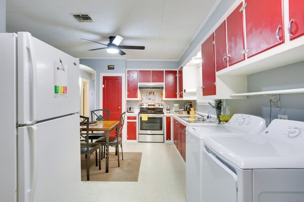 Walk To 1st Street: Family Home In Thibodaux! - Thibodaux, LA