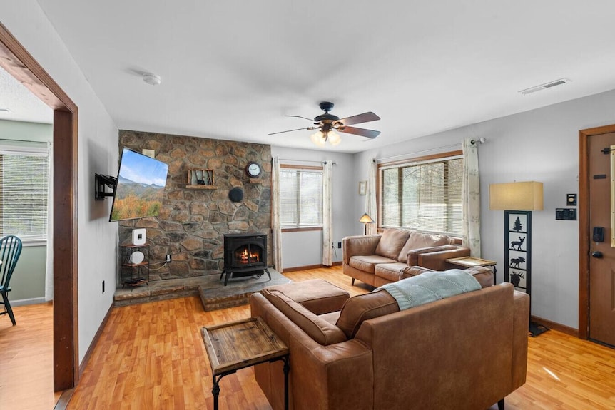 Rocky Top Retreat: New! Gburg + 1 Mile To Rocky Top! Hot Tub*firepit - Gatlinburg, TN