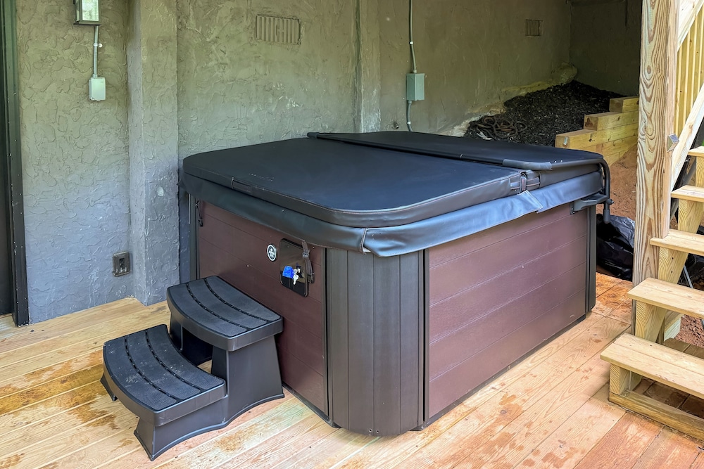 Hot Tub & Creek View At Cabin: 6 Mi To Ellijay! - Ellijay