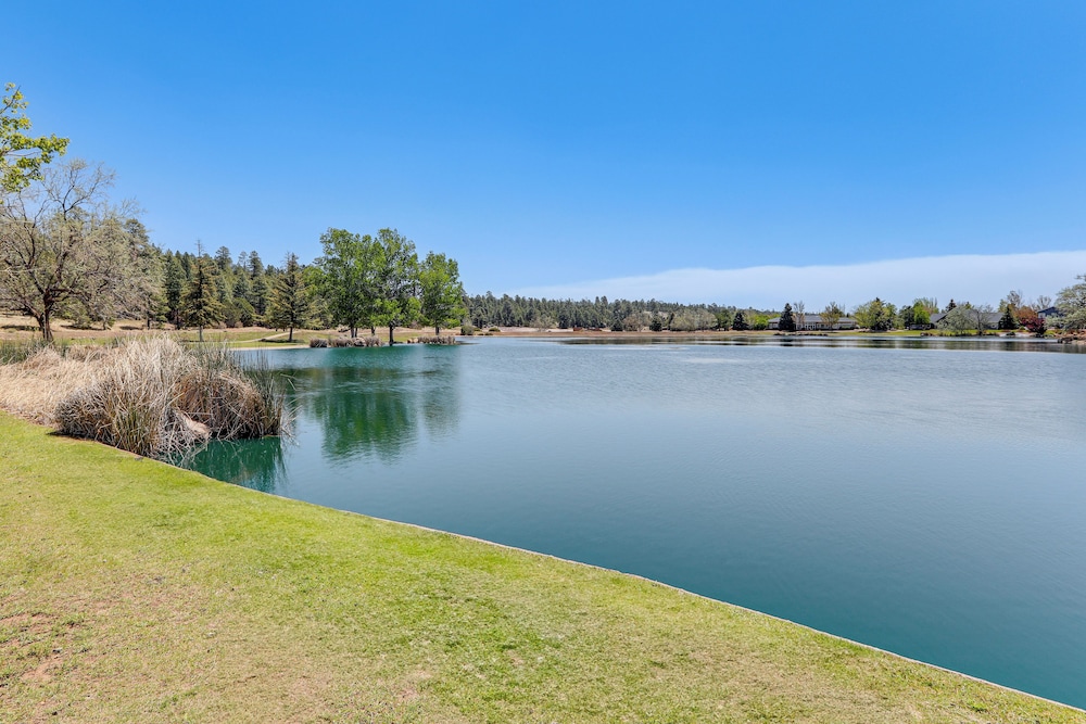 Cozy Flagstaff Condo In Country Club Community! - Flagstaff, AZ