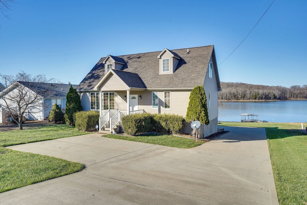 Hot Tub, Dock & Views: Waterfront Home In Cadiz! - Cadiz, KY