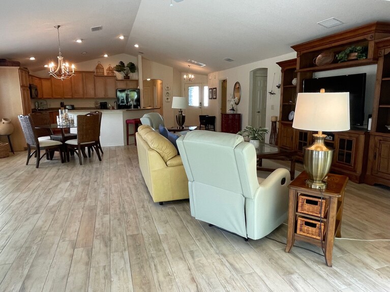 Charming 3-bedroom, 2-bath Rental In The Village Of Collier W/golf Cart & Bbq - Leesburg, FL
